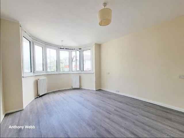5 bedroom semi detached house to rent