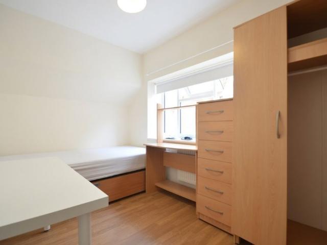 5 bedroom Semi detached house to rent