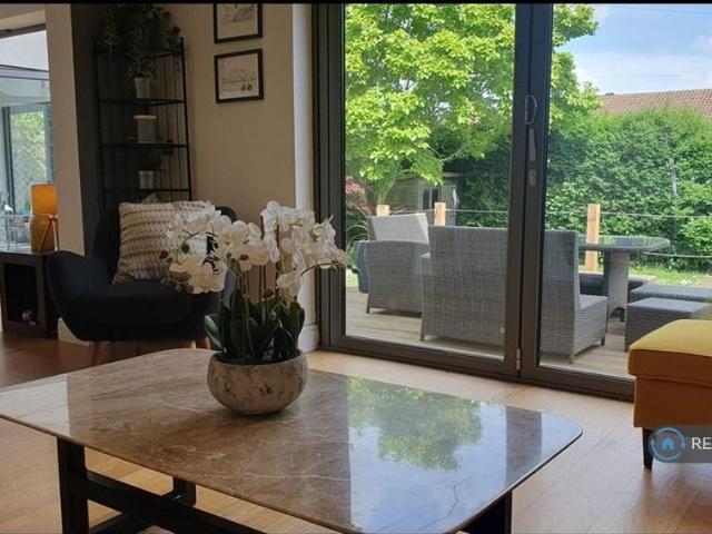 5 bedroom semi detached house to rent