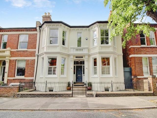 5 bedroom semi detached house to rent