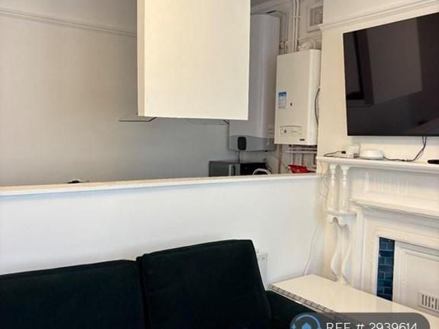 5 bedroom semi detached house to rent