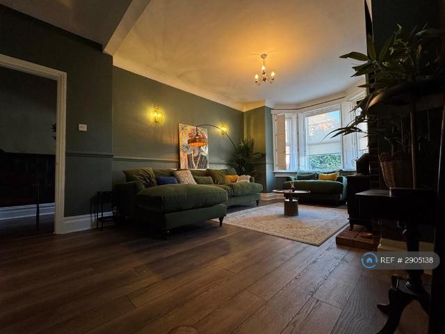 5 bedroom semi detached house to rent