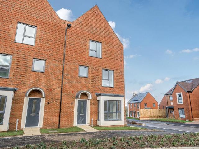 5 bedroom semi detached house to rent