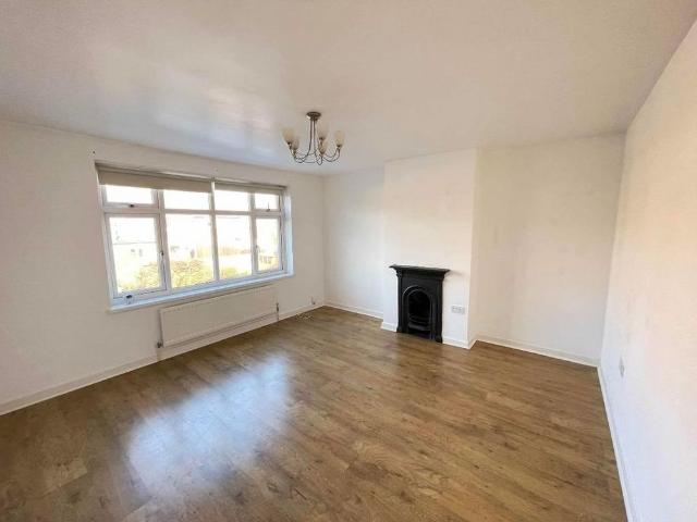 5 bedroom semi detached house to rent