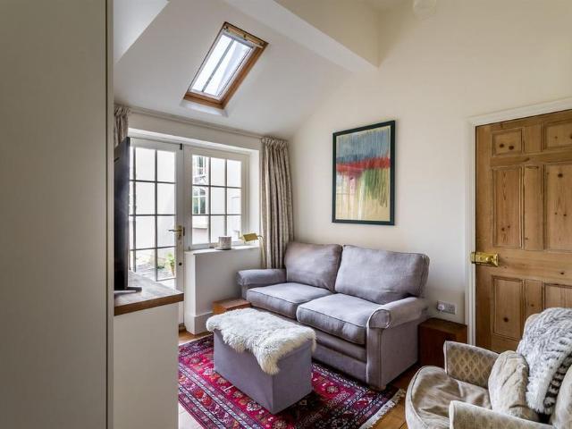 5 bedroom semi detached house to rent