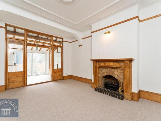 5 bedroom semi detached house to rent