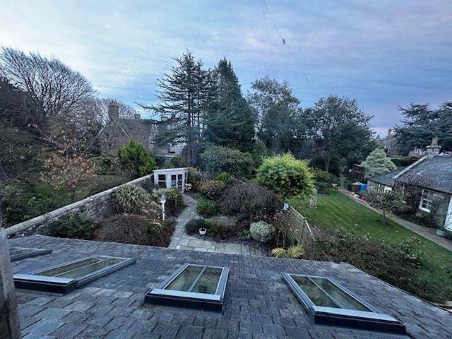 5 bedroom semi detached house to rent