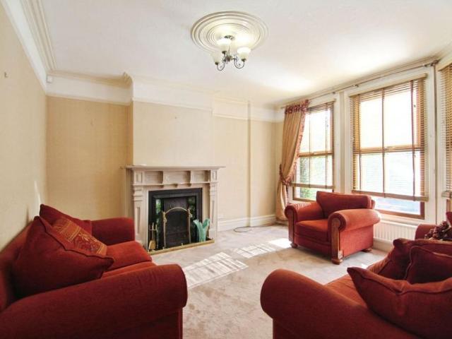 5 bedroom semi detached house to rent