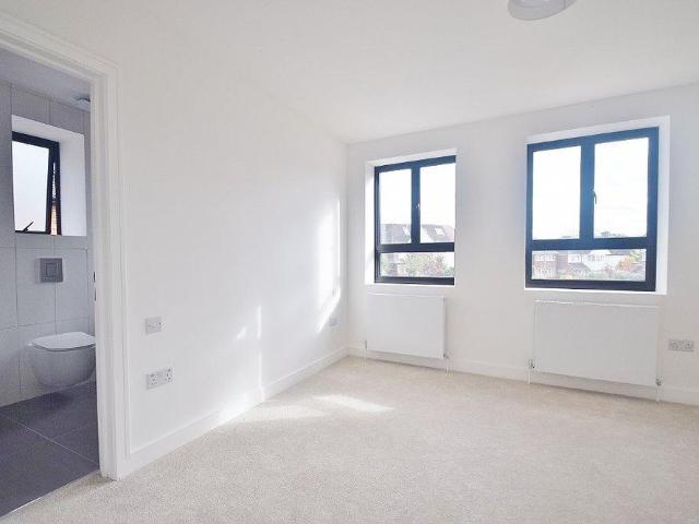 5 bedroom semi detached house to rent