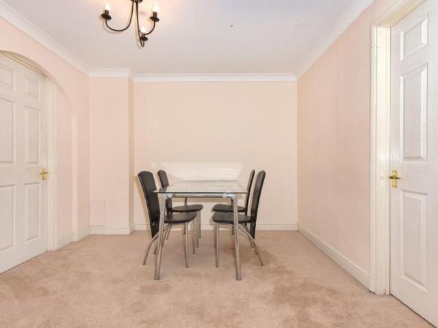 5 bedroom semi detached house to rent
