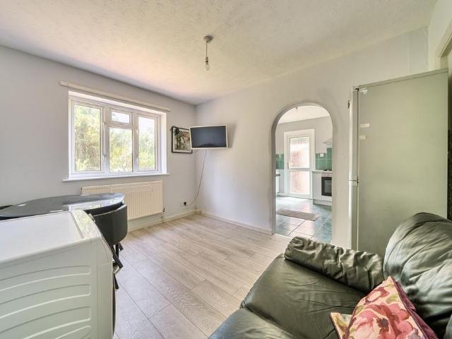 5 bedroom semi detached house to rent