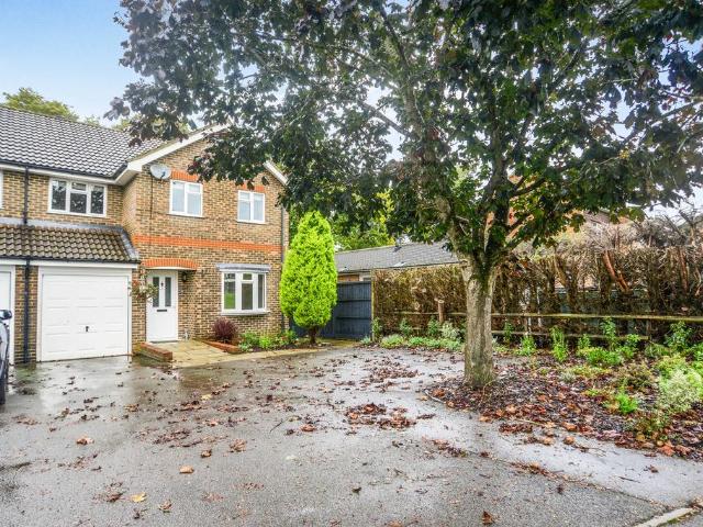 5 bedroom semi detached house to rent