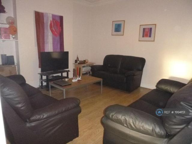 5 bedroom semi detached house to rent