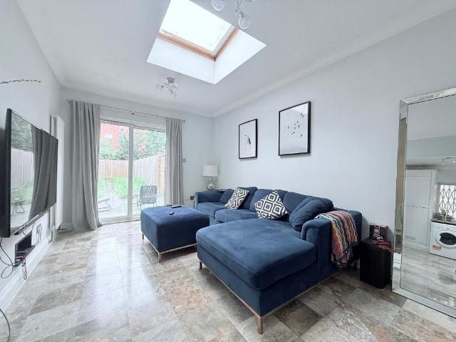 5 bedroom semi detached house to rent