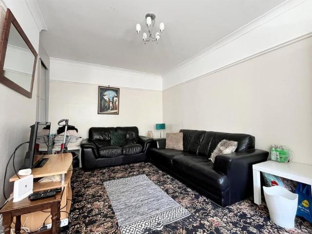 5 bedroom semi detached house to rent
