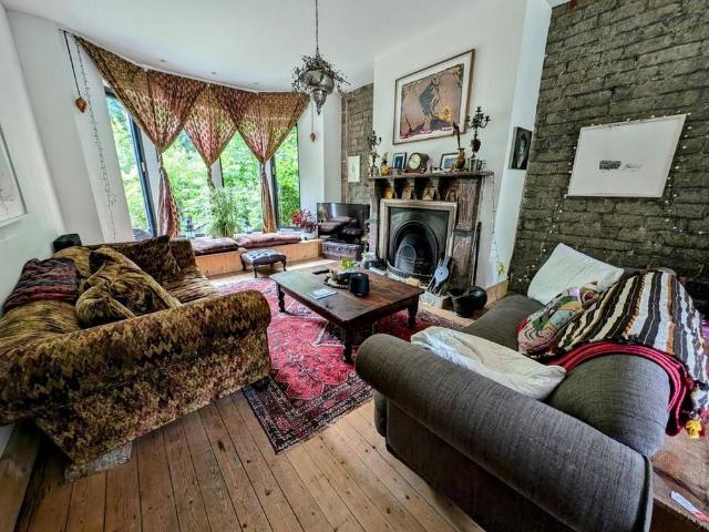 5 bedroom semi detached house to rent