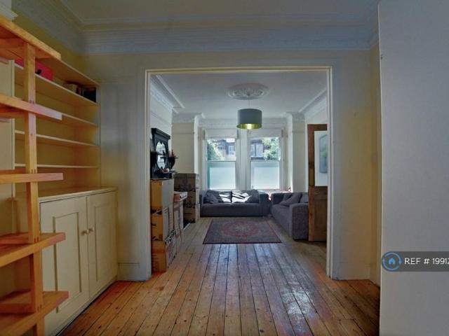 5 bedroom semi detached house to rent