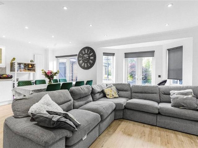 5 bedroom semi detached house to rent