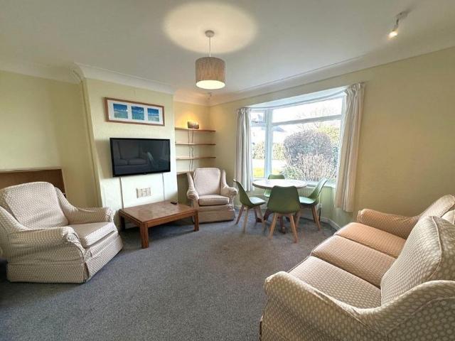 5 bedroom semi detached house to rent