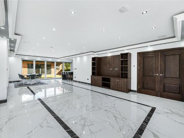 5 bedroom semi detached house to rent