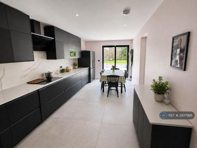 5 bedroom semi detached house to rent