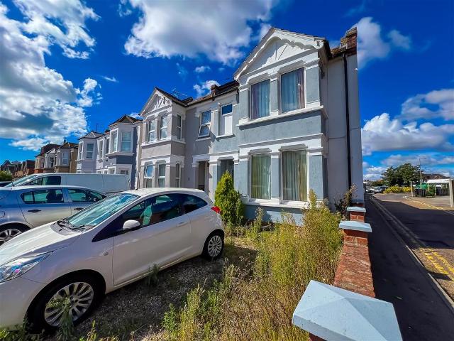 5 bedroom semi detached house to rent