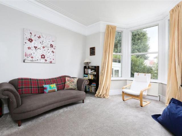 5 bedroom semi detached house to rent