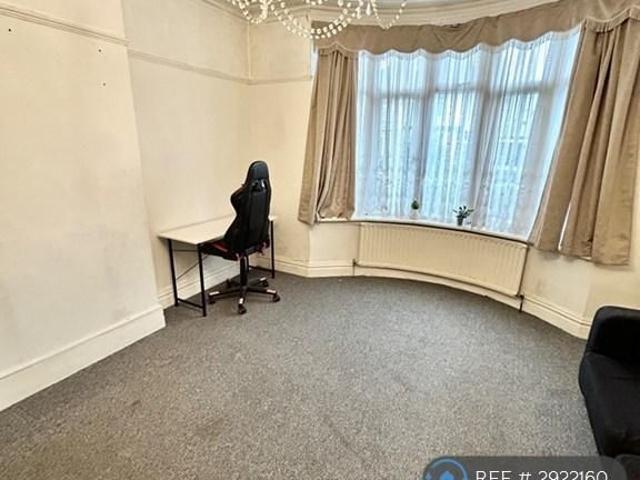 5 bedroom semi detached house to rent