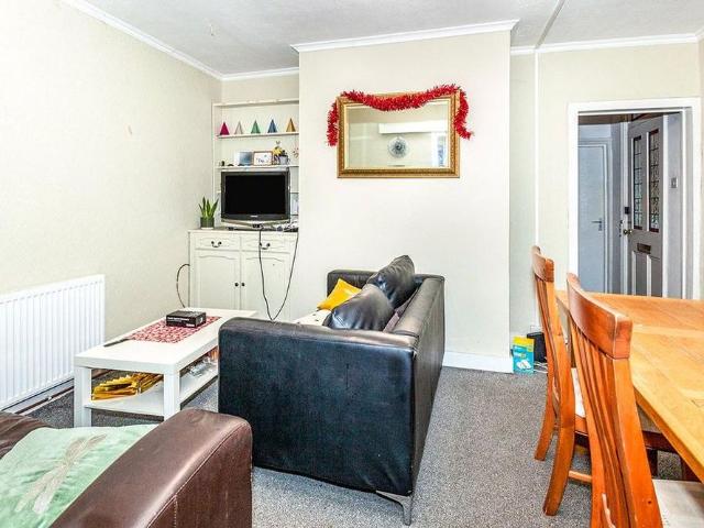 5 bedroom semi detached house to rent