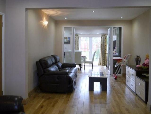 5 bedroom semi detached house to rent