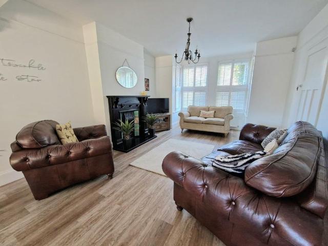 5 bedroom semi detached house to rent
