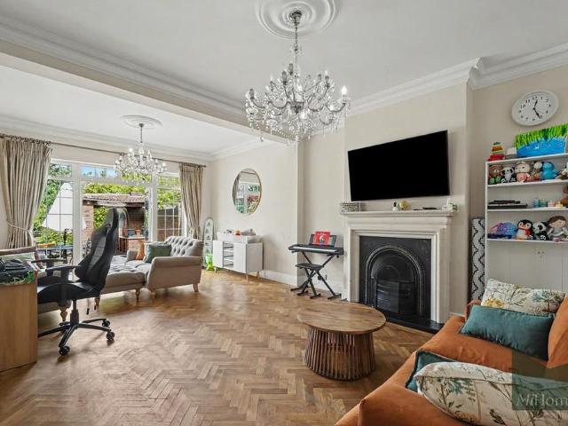 5 bedroom semi detached house to rent