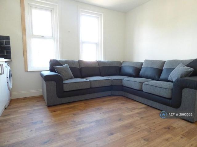 5 bedroom semi detached house to rent