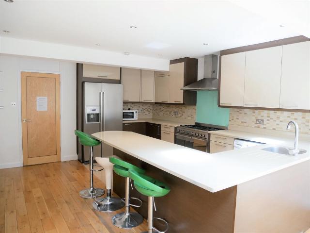 5 bedroom semi detached house to rent