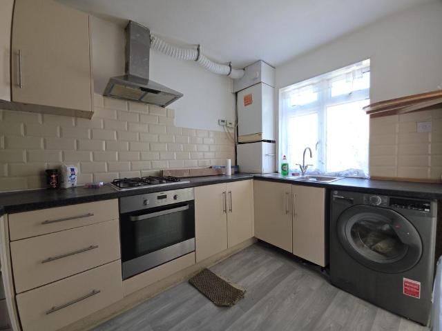 5 bedroom semi detached house to rent