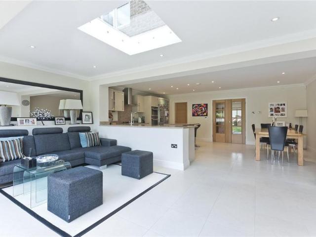 5 bedroom semi detached house to rent
