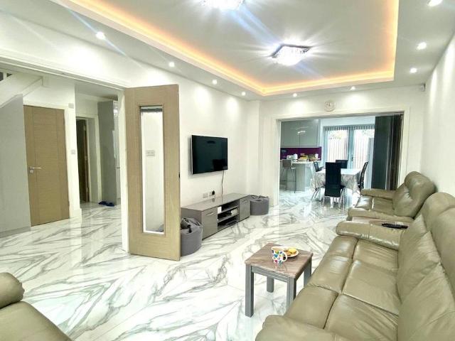 5 bedroom semi detached house to rent