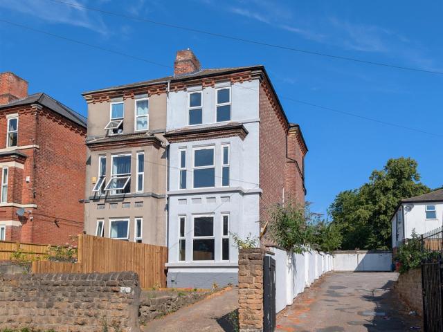 5 bedroom Semi detached house to rent