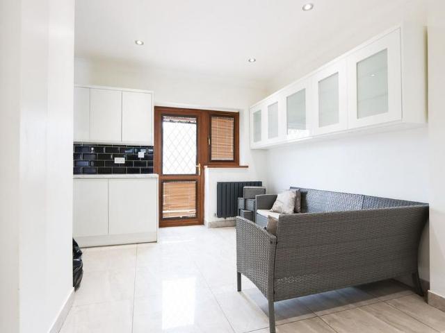 5 bedroom semi detached house to rent