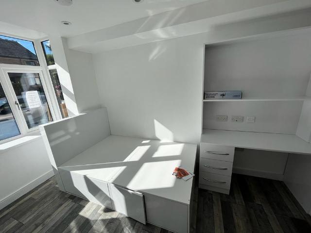 5 bedroom semi detached house to rent