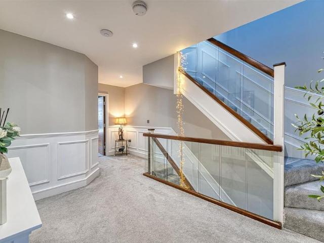 5 bedroom semi detached house to rent