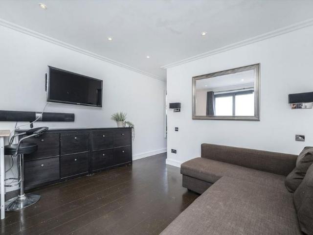 5 bedroom semi detached house to rent