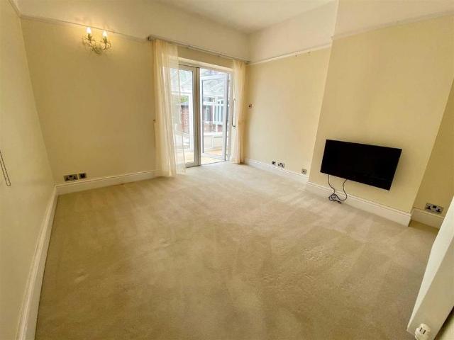 5 bedroom semi detached house to rent