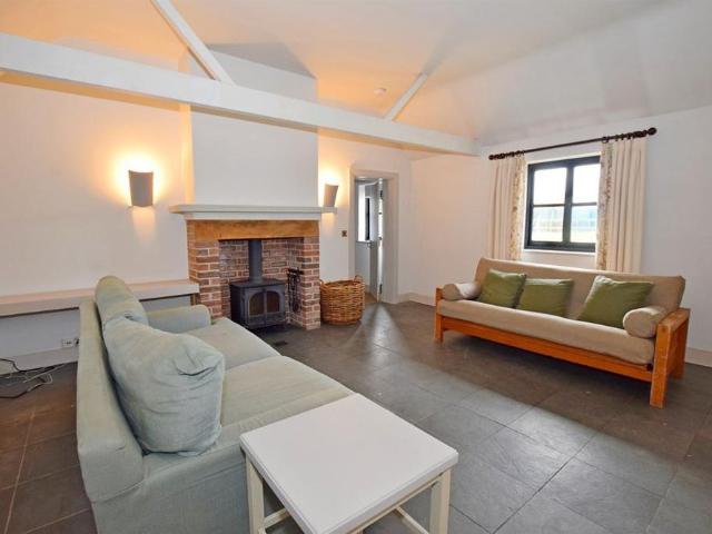 5 bedroom semi detached house to rent