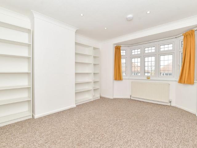 5 bedroom semi detached house to rent