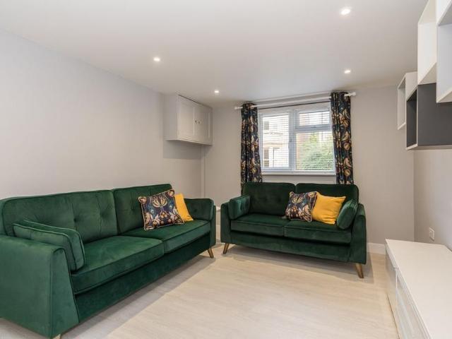 5 bedroom semi detached house to rent
