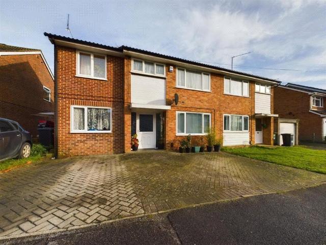 5 bedroom semi detached house to rent