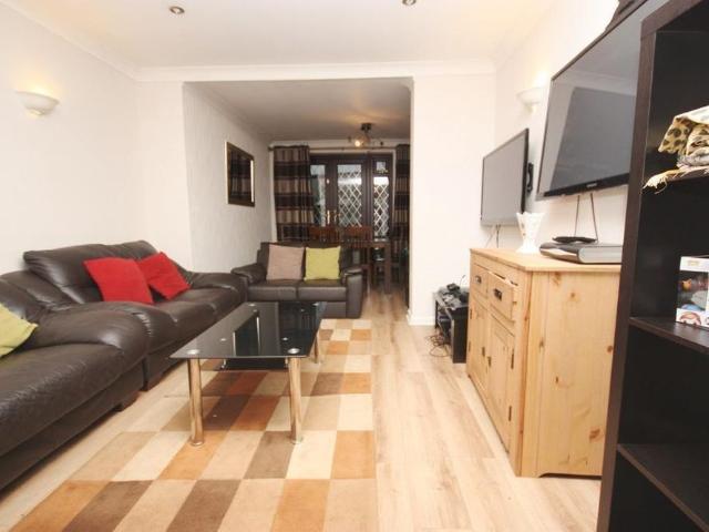 5 bedroom semi detached house to rent