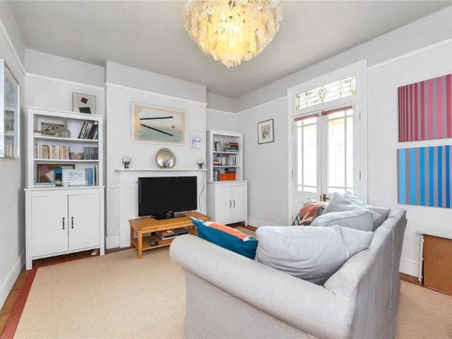5 bedroom semi detached house to rent