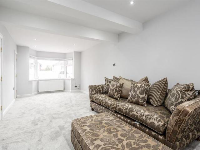 5 bedroom semi detached house to rent